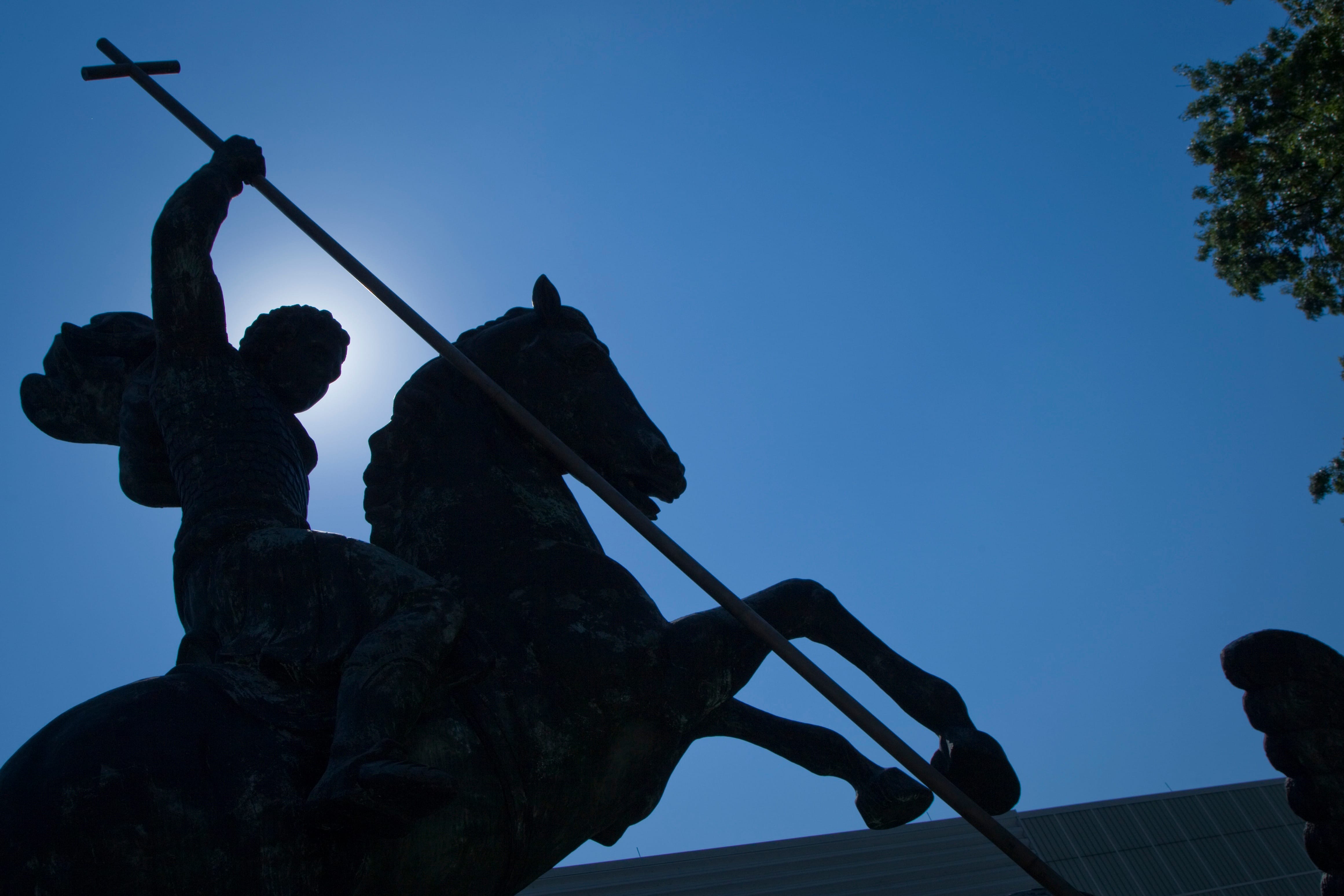 Sculpture of St George "Good Defeats Evil" by Artist Zurab Tsereteli ...